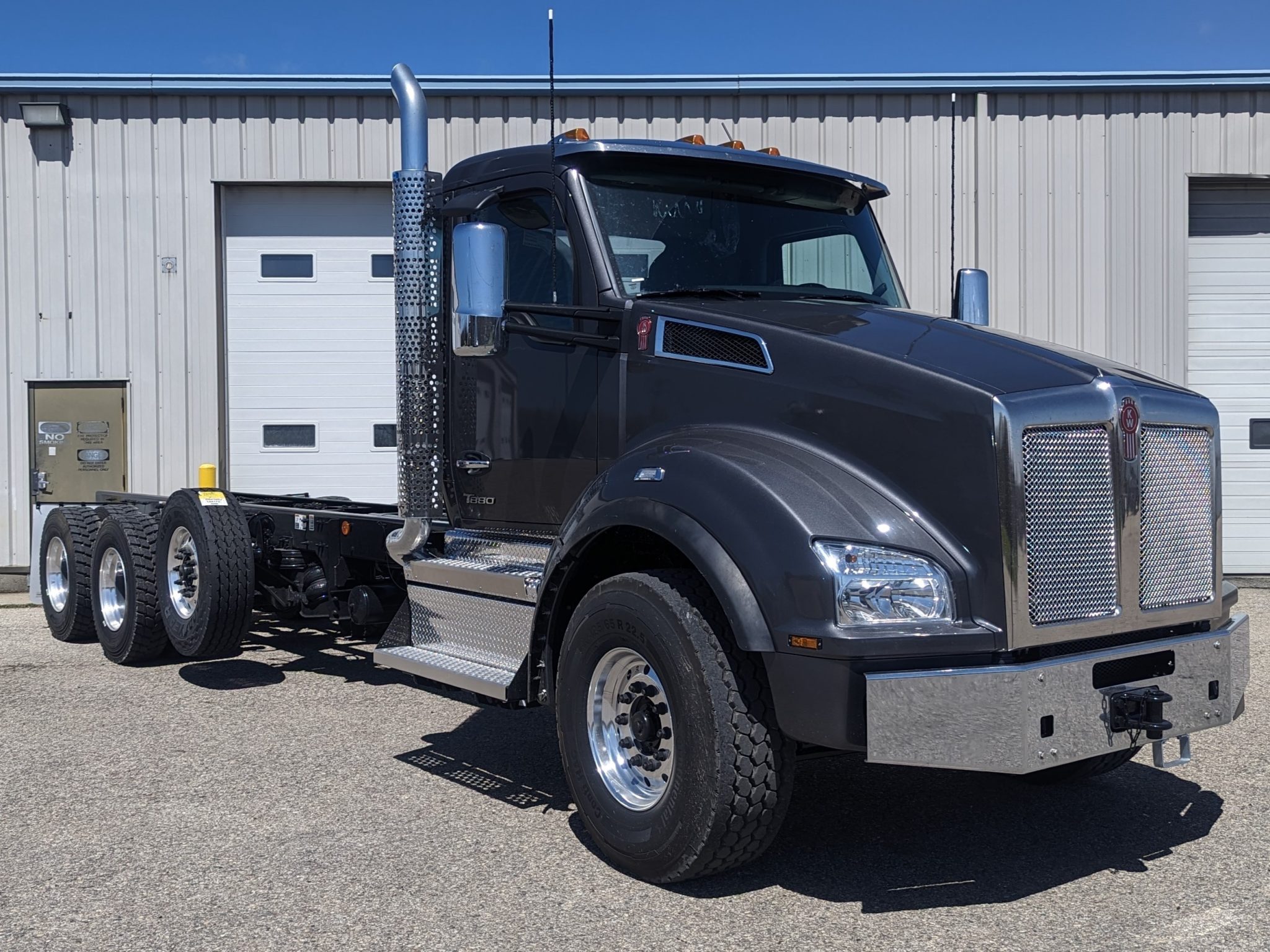 New 2025 KENWORTH T880 Cab Chassis Truck