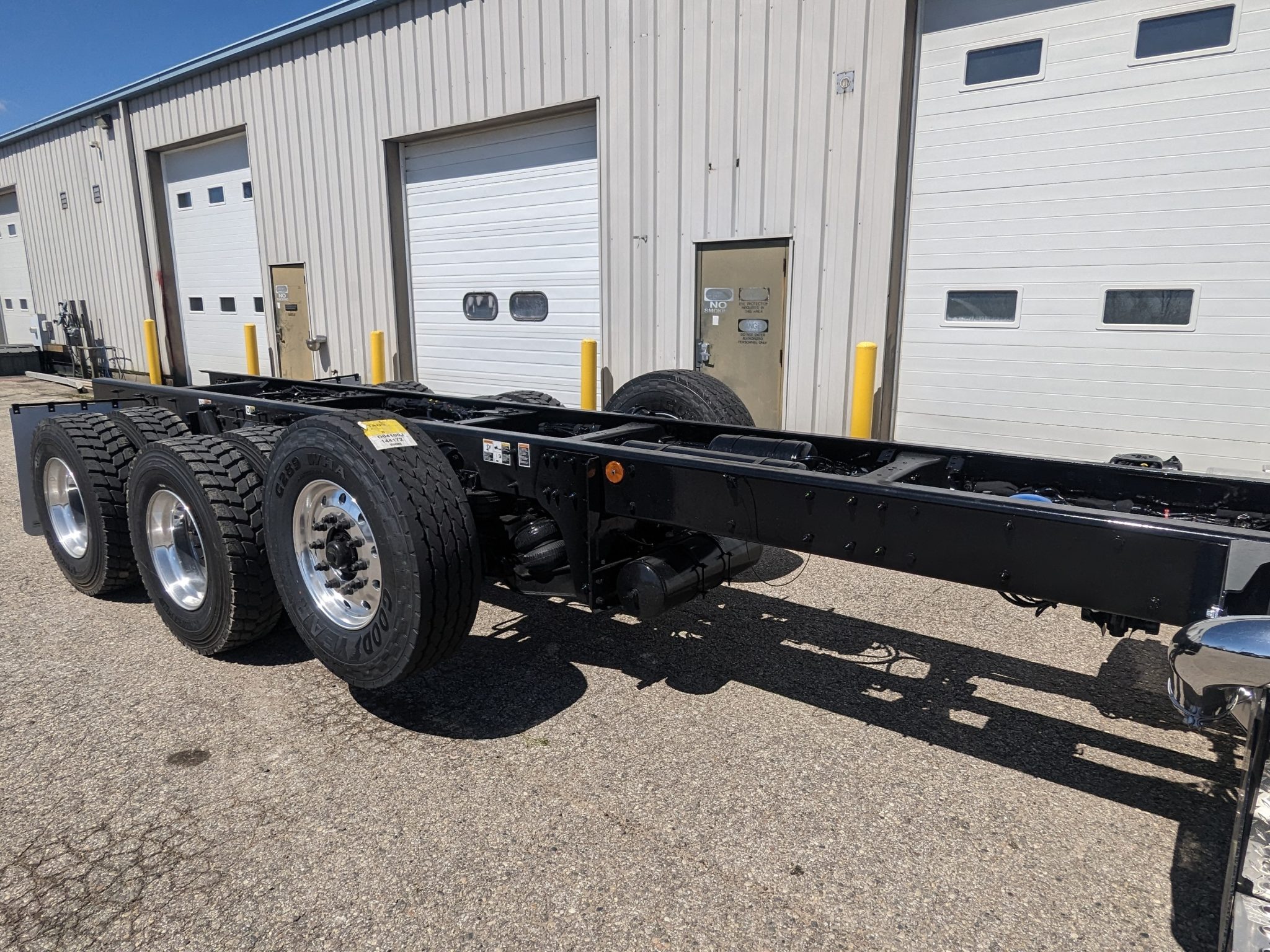 New 2025 KENWORTH T880 Cab Chassis Truck